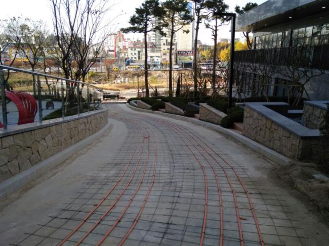 기흥역지웰푸르지오 주차장 진입로 스노우멜팅 열선 시공 히팅시스템 전문업체 주와이즈케이블입니다 사업실적 도로융설